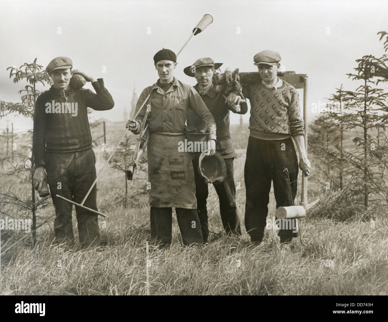 French workers 1930s hi-res stock photography and images - Alamy