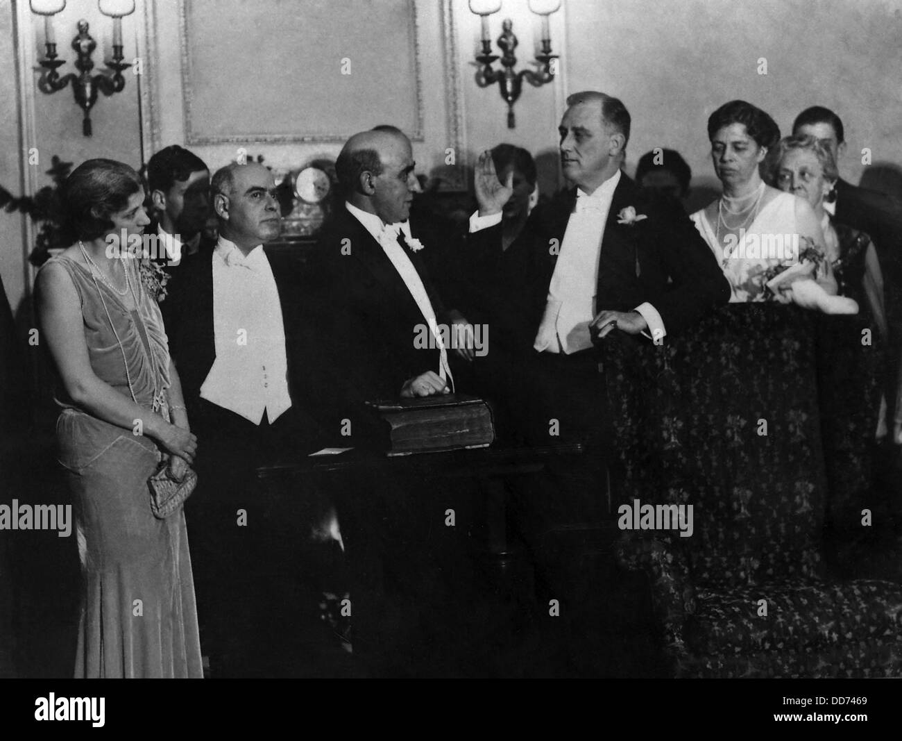 Franklin Roosevelt sworn in as Governor of New York in 1930. L-R: Edith ...