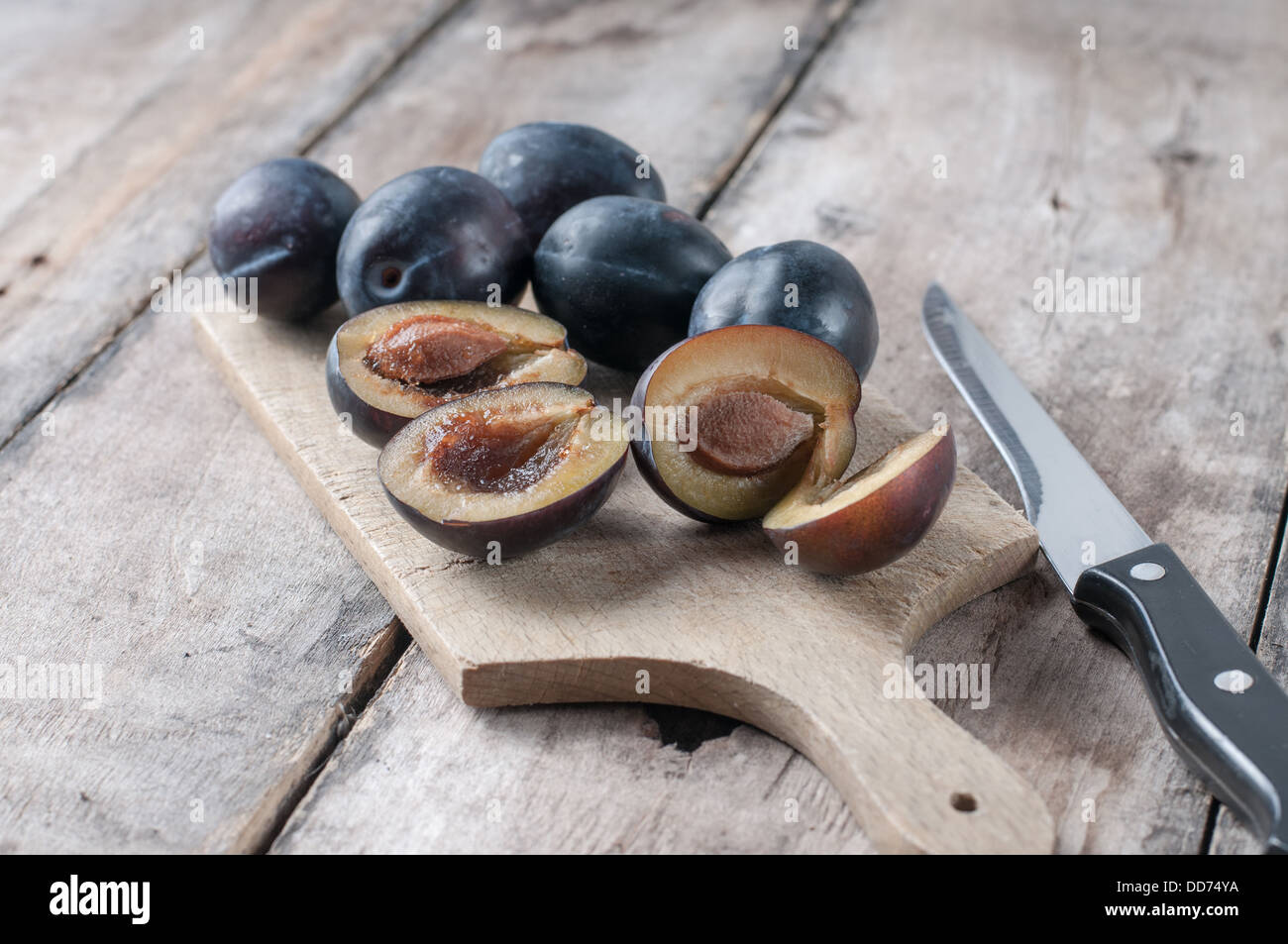 Ripe plums for a plum cake, close up photo Stock Photo - Alamy