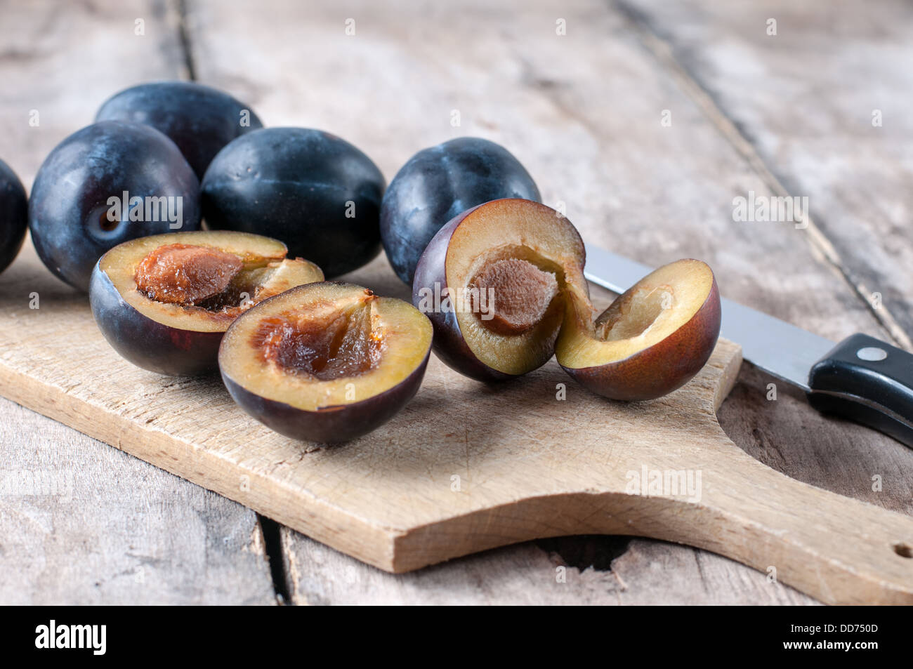 Ripe plums for a plum cake, close up photo Stock Photo - Alamy