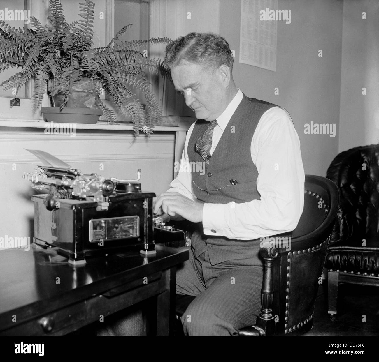 1930s typewriter hi-res stock photography and images - Alamy