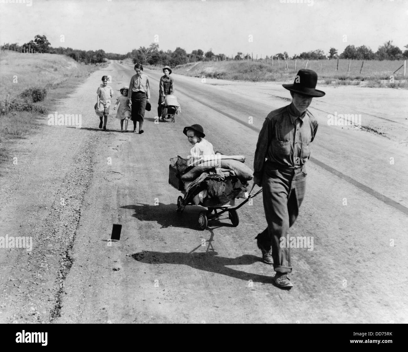 Destitute family hi-res stock photography and images - Alamy