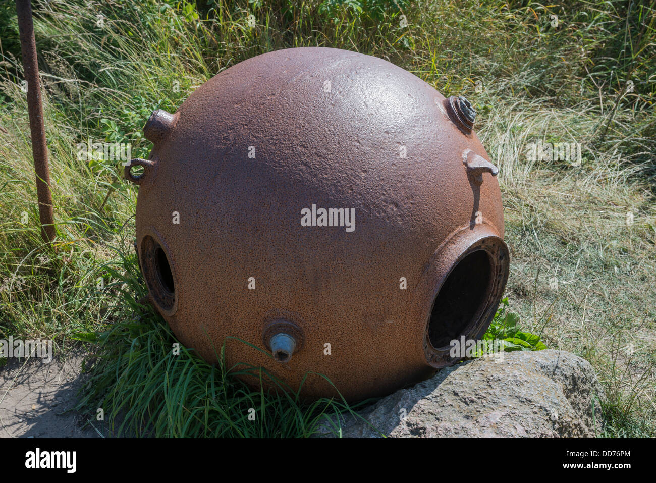 Submarine mine hi-res stock photography and images - Alamy