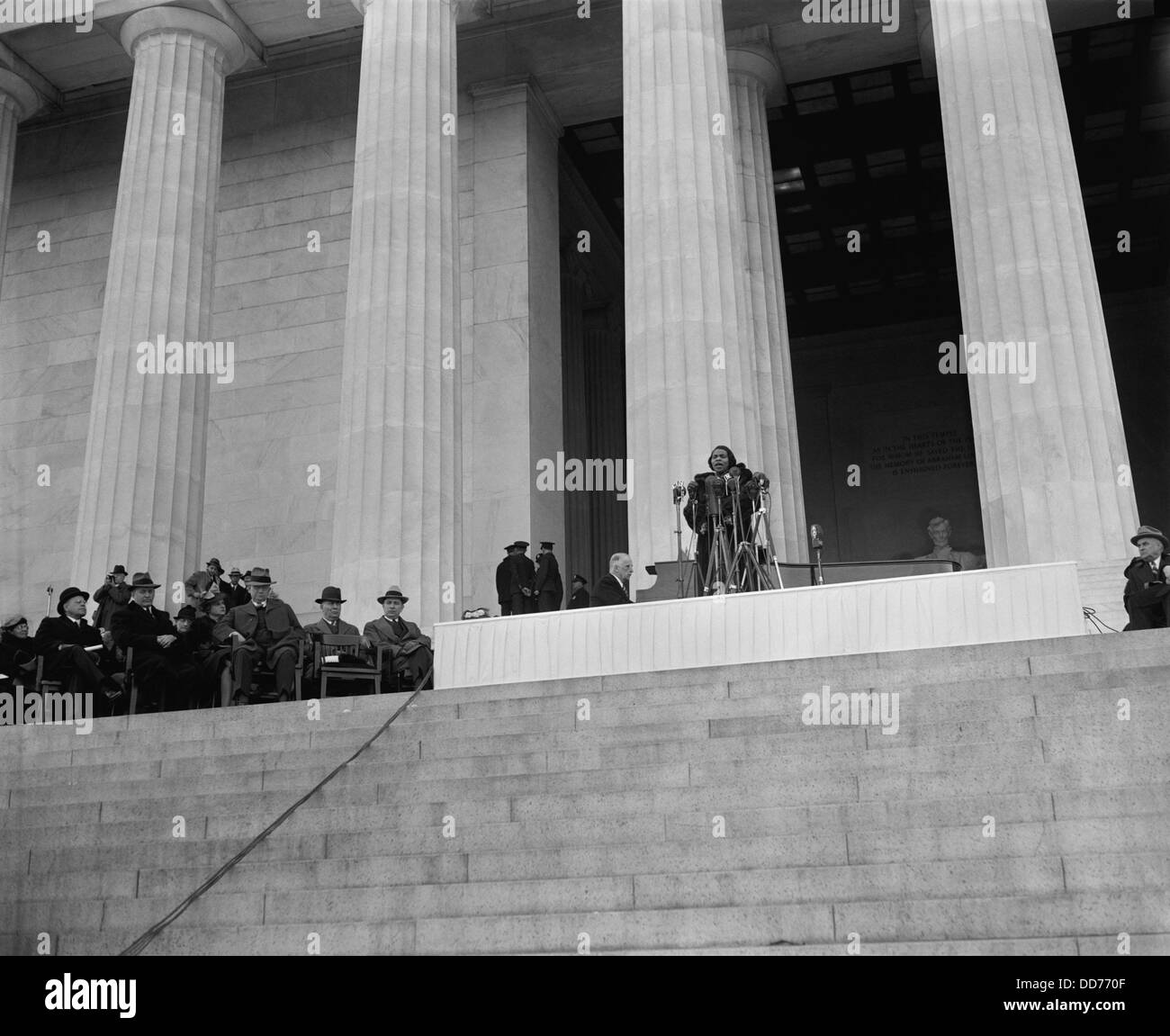 Washingtons Prominent Figures Left Listen To Marian Andersons 1939
