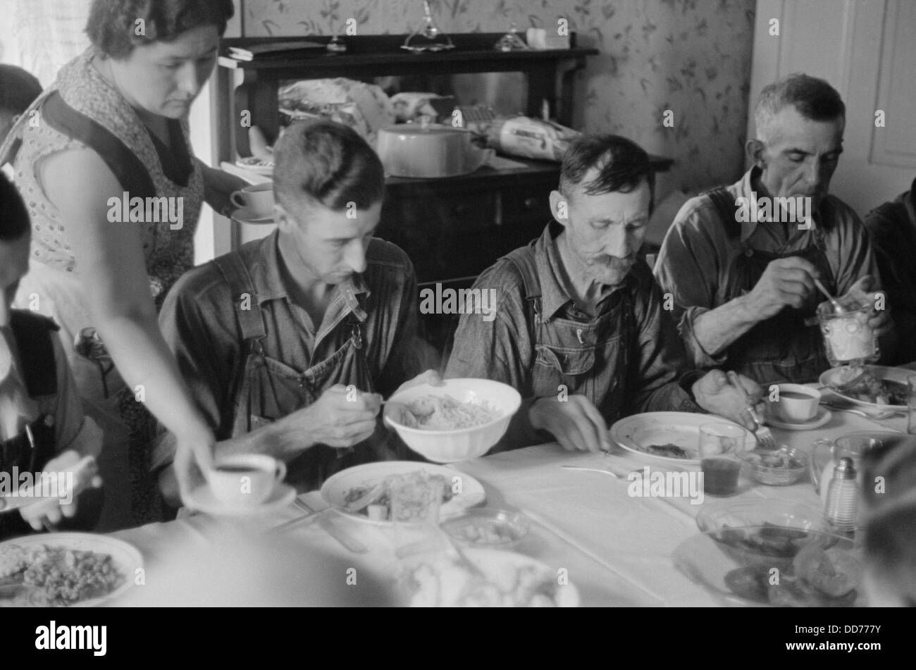 Farm workers dinner during wheat harvest time, central Ohio, Aug, 1938 ...
