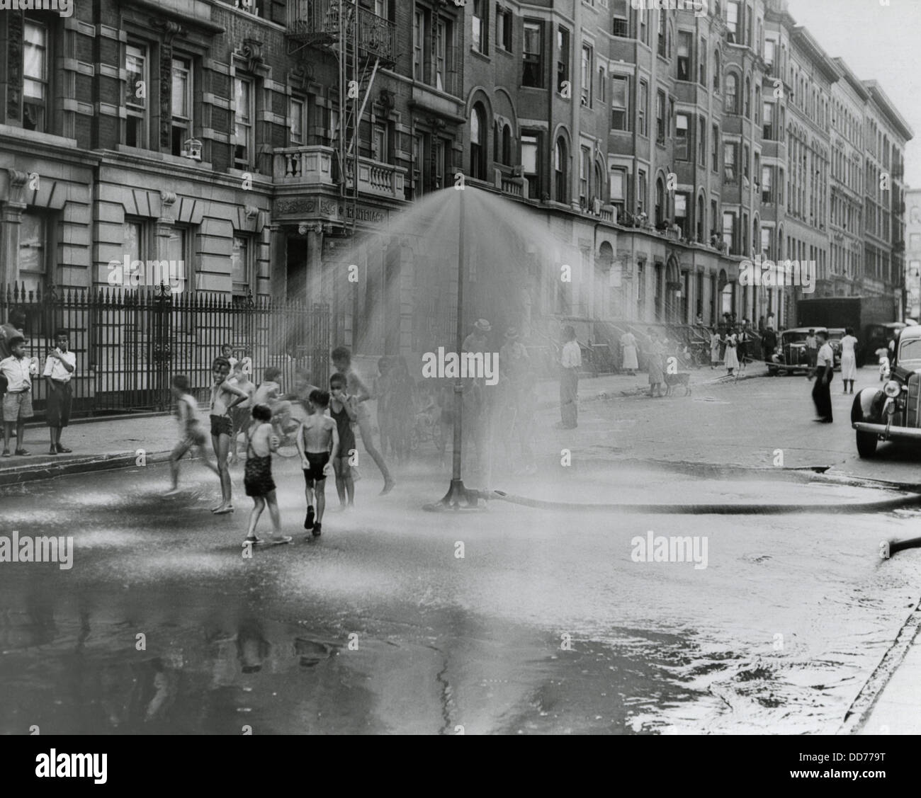 Harlem new york children playing hi-res stock photography and images ...