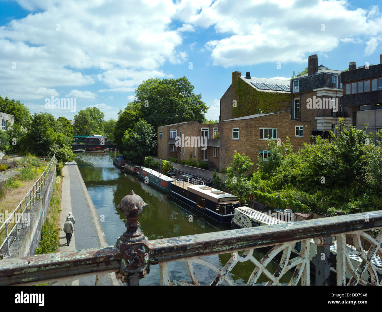 Narrowboat, London, United Kingdom. Architect: Pete Young, 2013. View ...