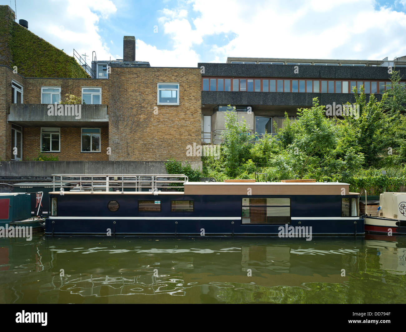 Narrowboat, London, United Kingdom. Architect: Pete Young, 2013 ...