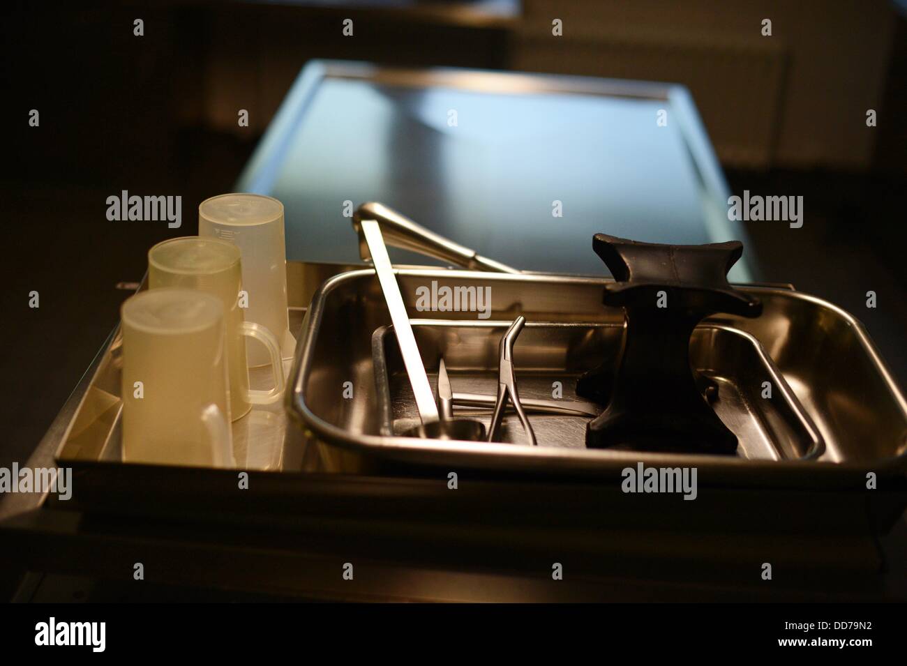 Dissecting instruments hi-res stock photography and images - Alamy