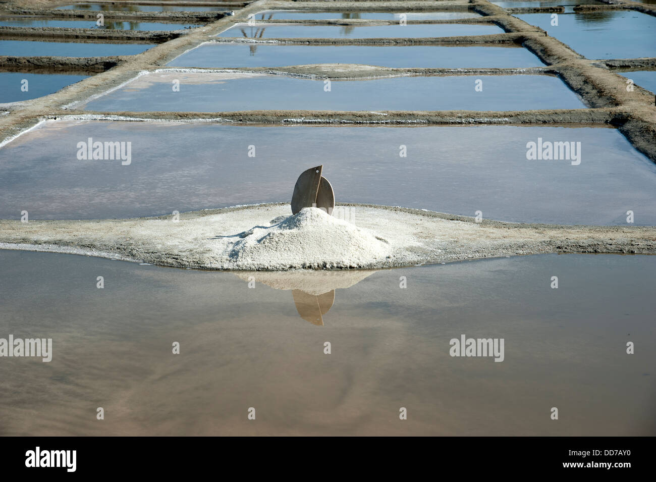 Salt farming hi-res stock photography and images - Alamy