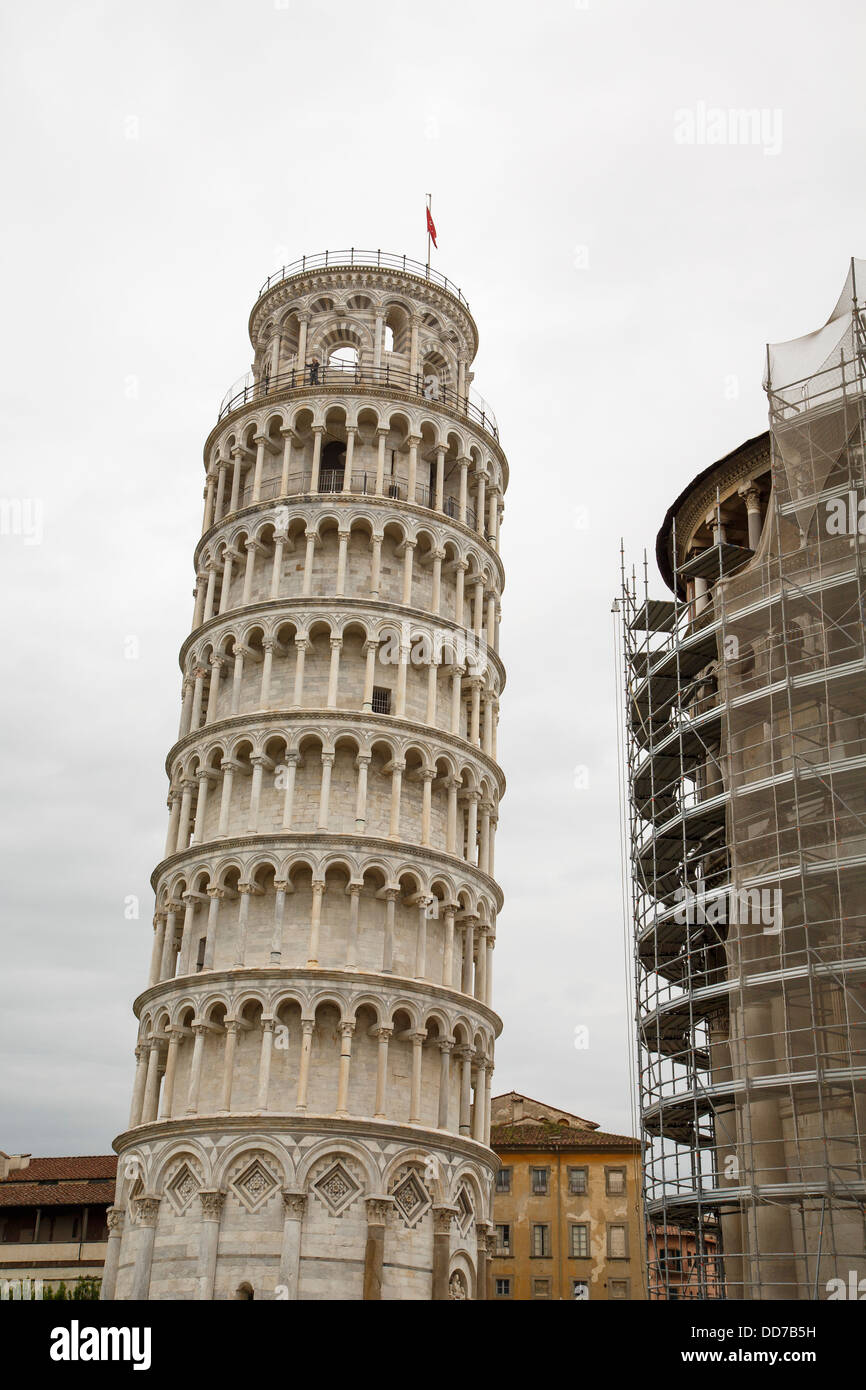 Leaning tower of pisa construction hi-res stock photography and images ...