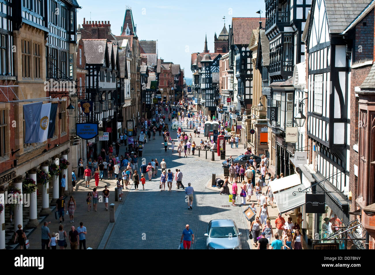 Chester high street hi-res stock photography and images - Alamy