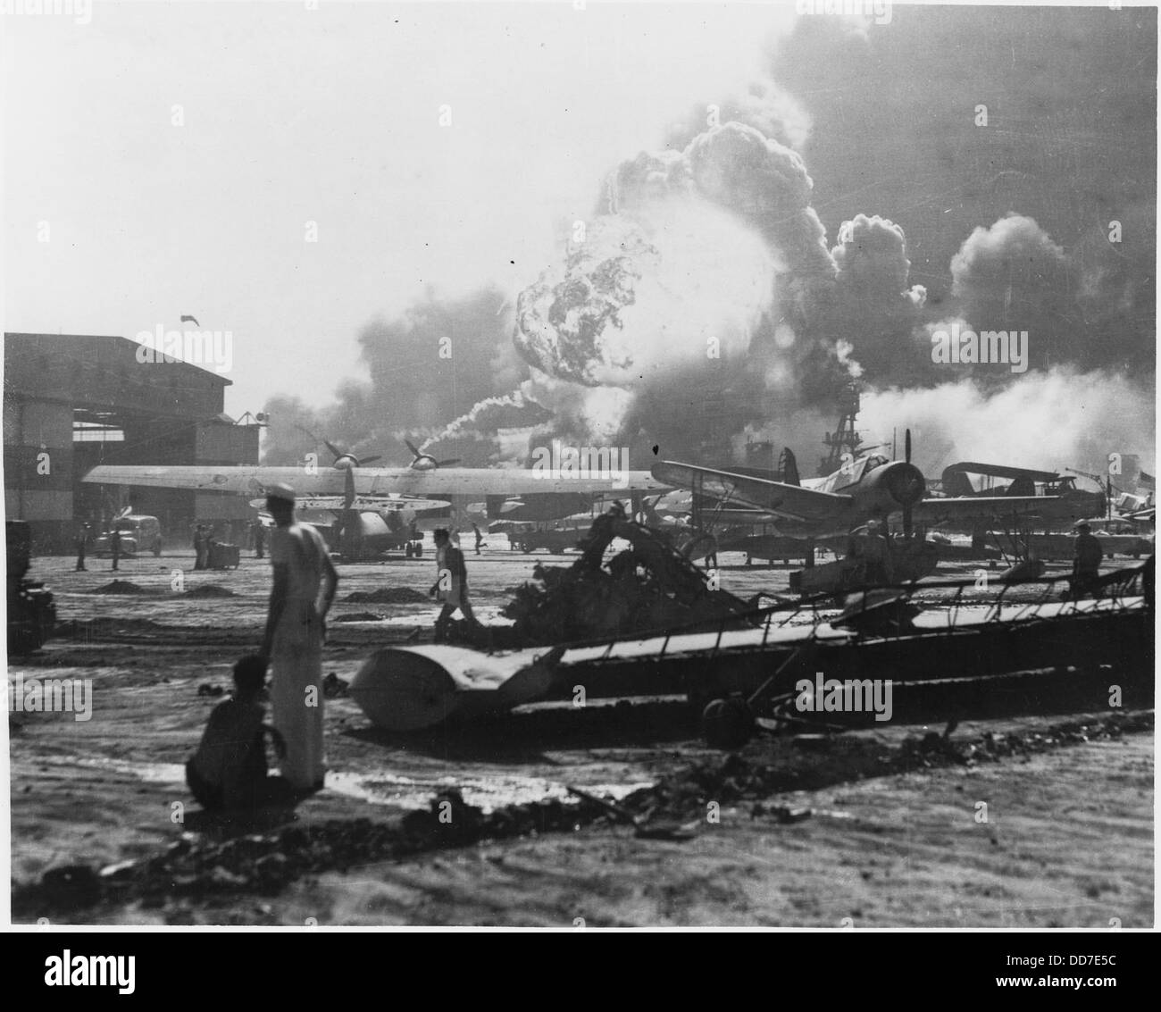 Pearl harbor 1941 attack Black and White Stock Photos & Images - Alamy
