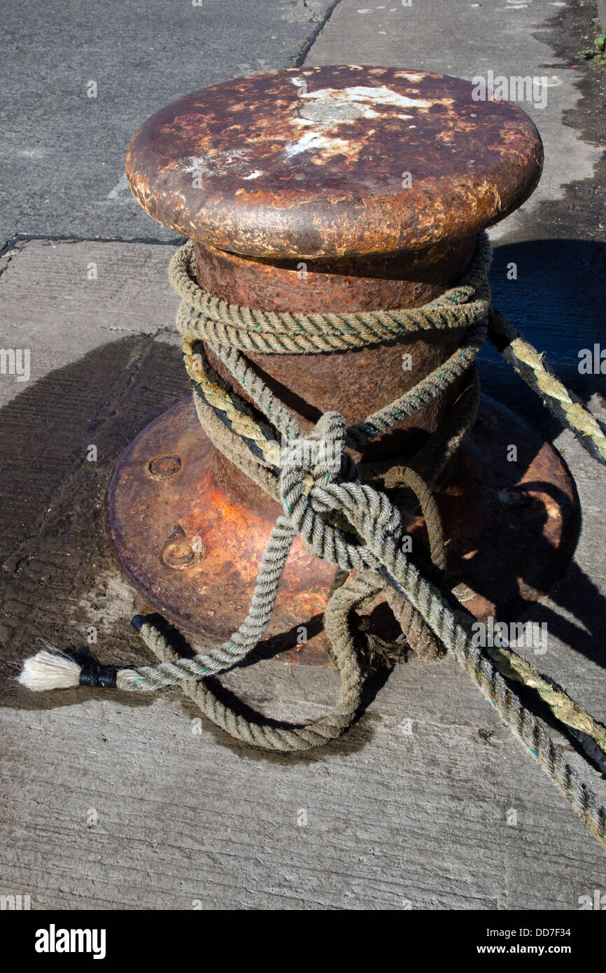 capstan rope detail moored boats seahouses harbour northumberland Stock ...