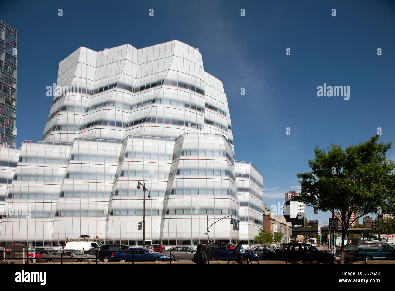 IAC BUILDING (©FRANK GEHRY 2007) WEST SIDE HIGHWAY CHELSEA MANHATTAN ...
