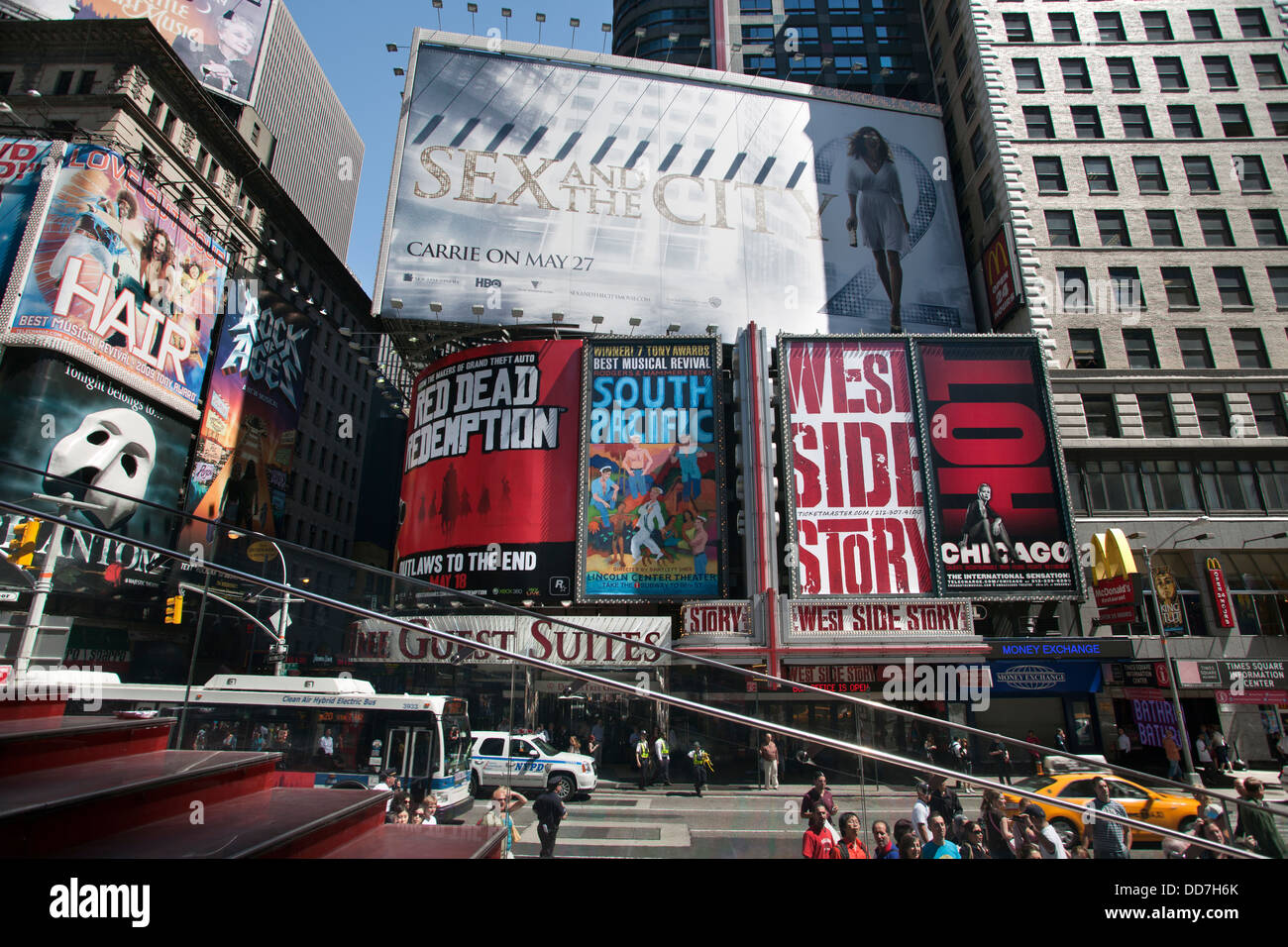 Billboards new york hi-res stock photography and images - Alamy