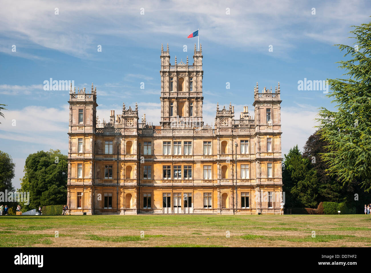 Highclere Castle Newbury Earl & Countess of Carnarvan setting TV serial ...