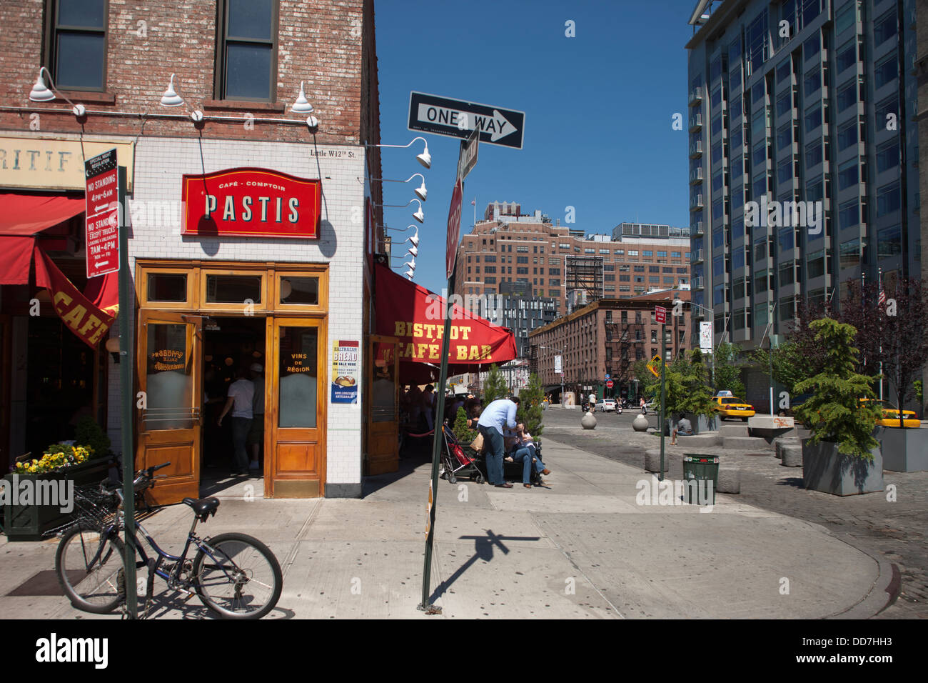 Nyc outdoor cafe hi-res stock photography and images - Alamy