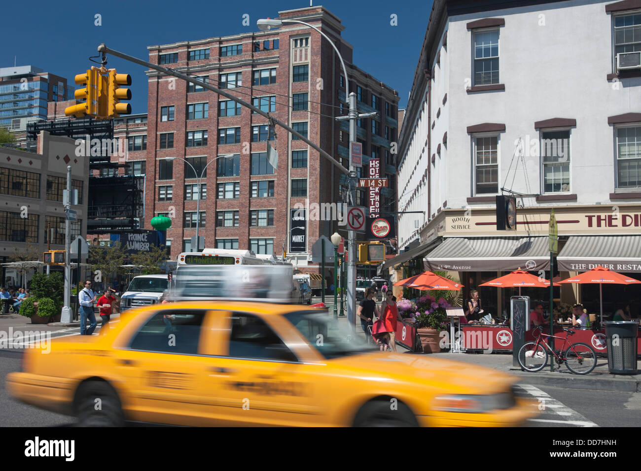 New york yellow cab street hi-res stock photography and images - Alamy