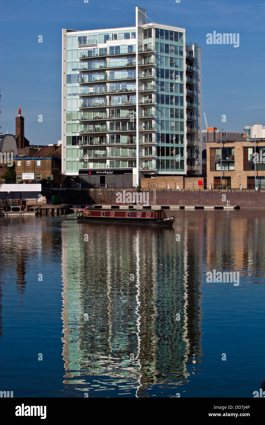 Limehouse marina and basin lock hi-res stock photography and images - Alamy