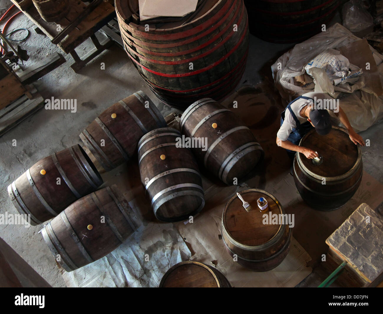 Winery worker hi-res stock photography and images - Alamy