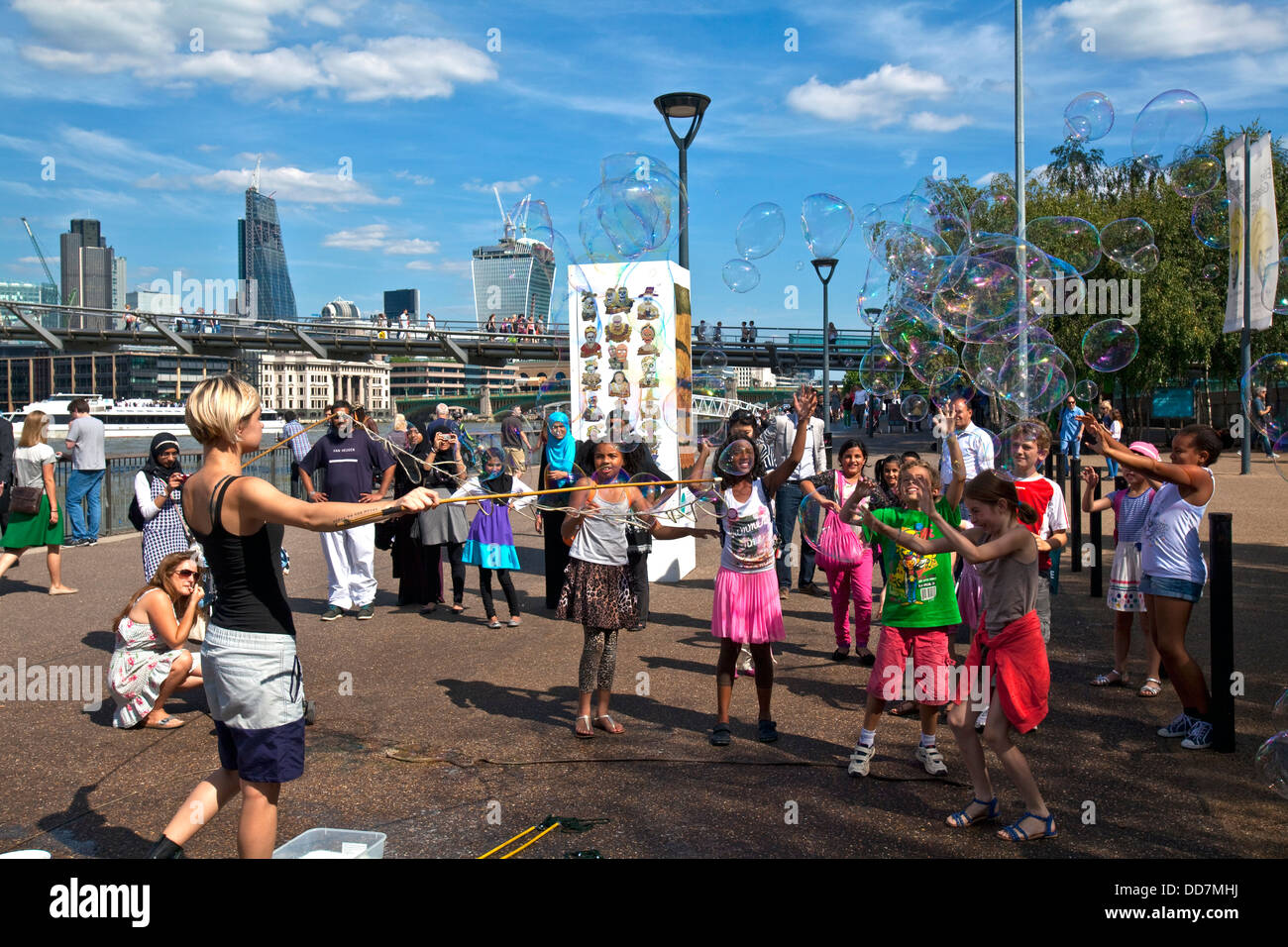 Queens Walk London High Resolution Stock Photography and Images - Alamy