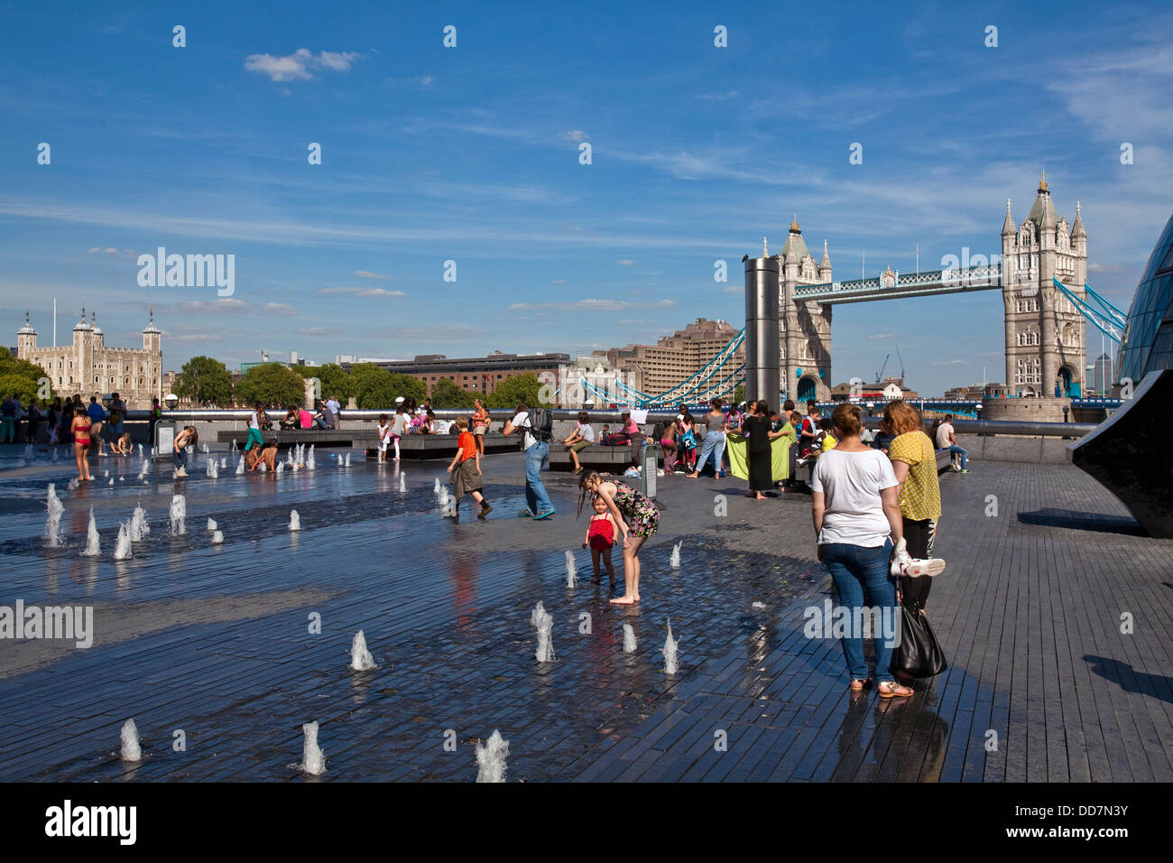 Water Fountains, Queen's Walk, London, England Stock Photo - Alamy