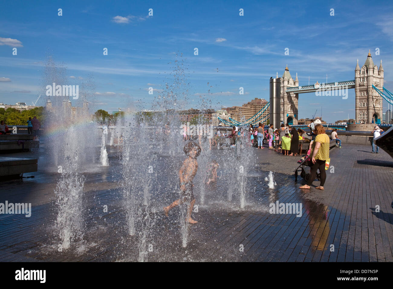 Water Fountains, Queen's Walk, London, England Stock Photo - Alamy