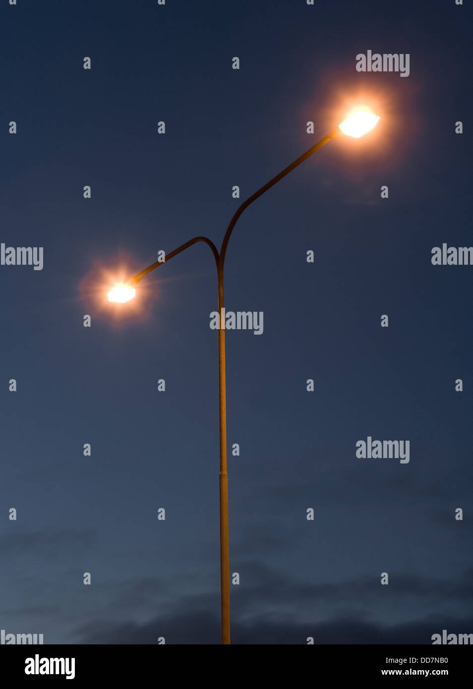 Street light illuminated hi-res stock photography and images - Alamy