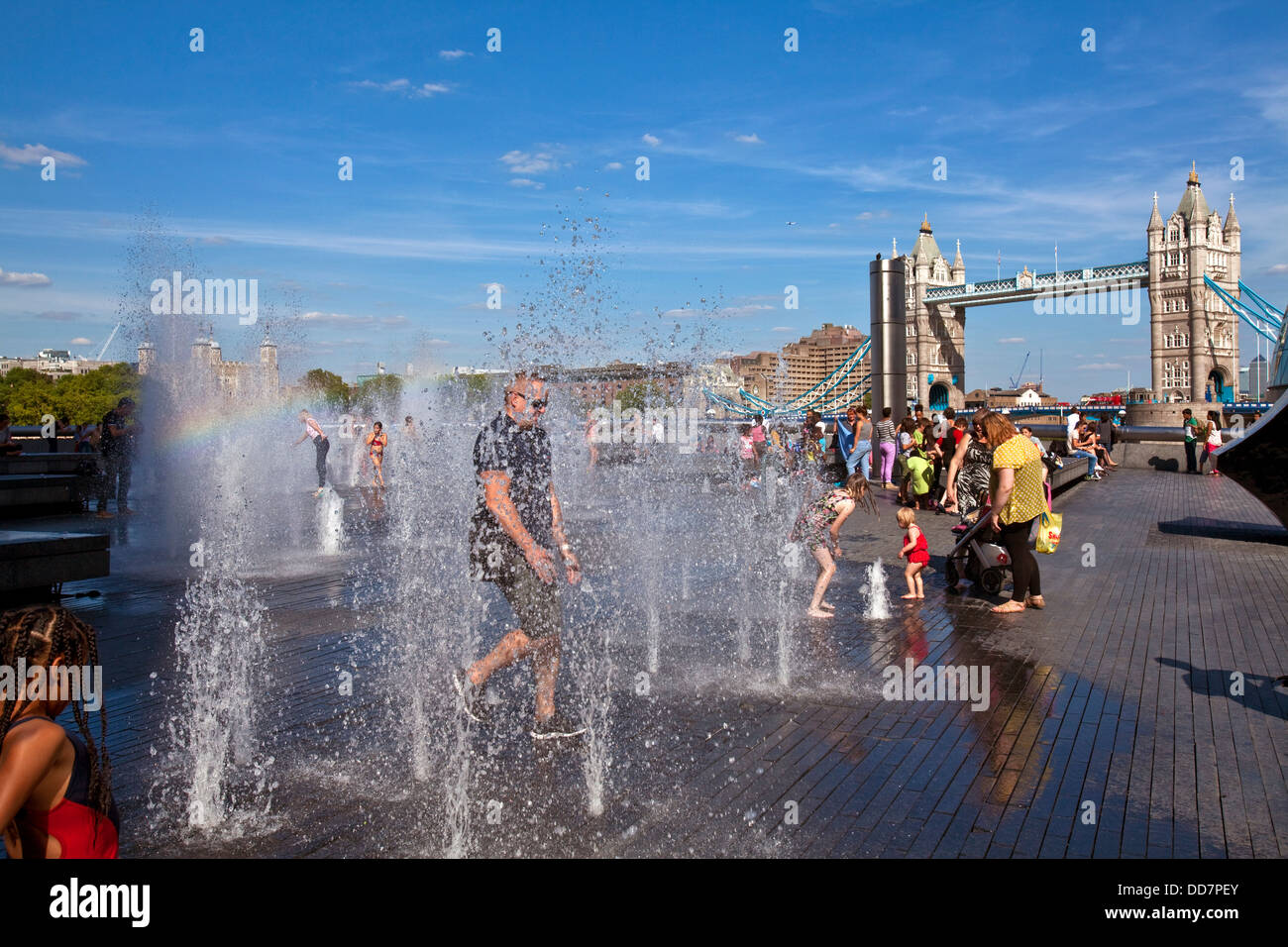 Water Fountains, Queen's Walk, London, England Stock Photo - Alamy
