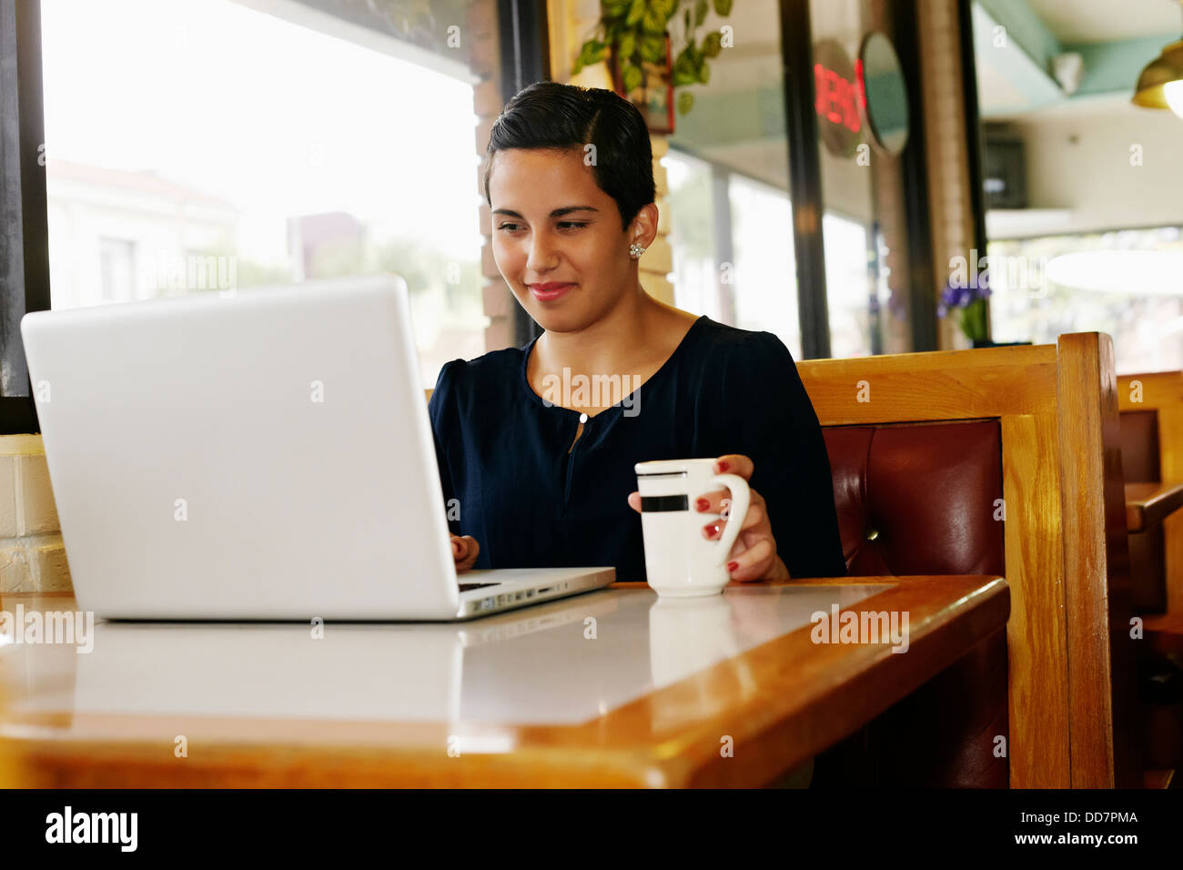 One woman working restaurant hi-res stock photography and images - Alamy