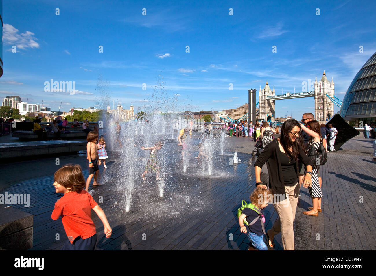 Water Fountains, Queen's Walk, London, England Stock Photo - Alamy