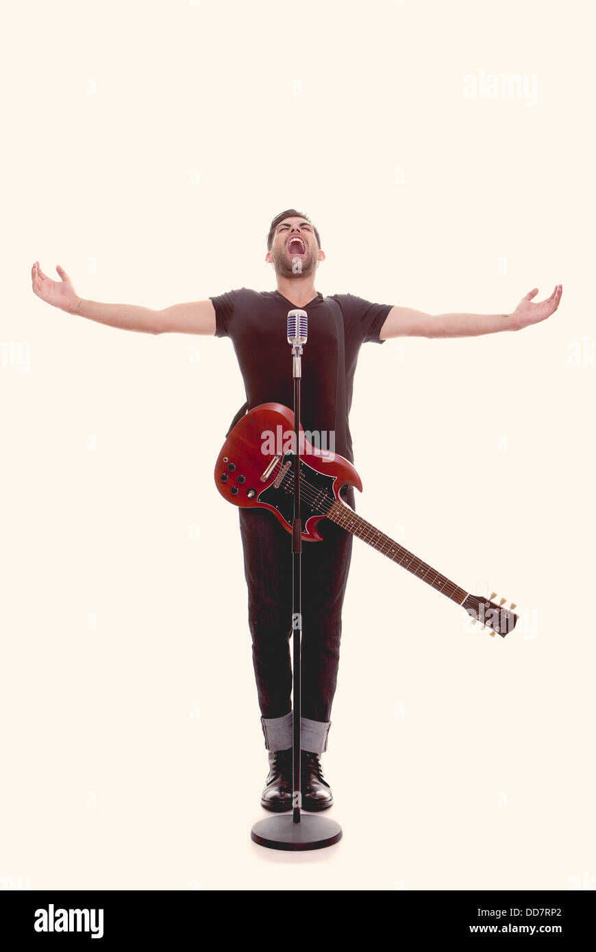 Singer guitar man hi-res stock photography and images - Alamy