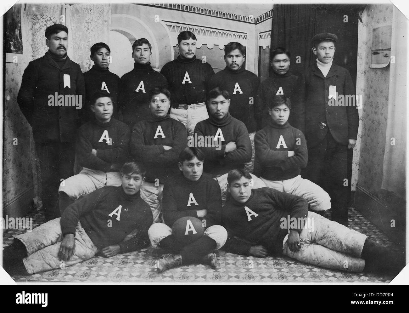Native american football team hi-res stock photography and images - Alamy