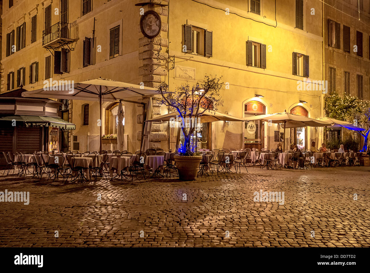 Night Scene Cafe Rome Italt Stock Photo - Alamy