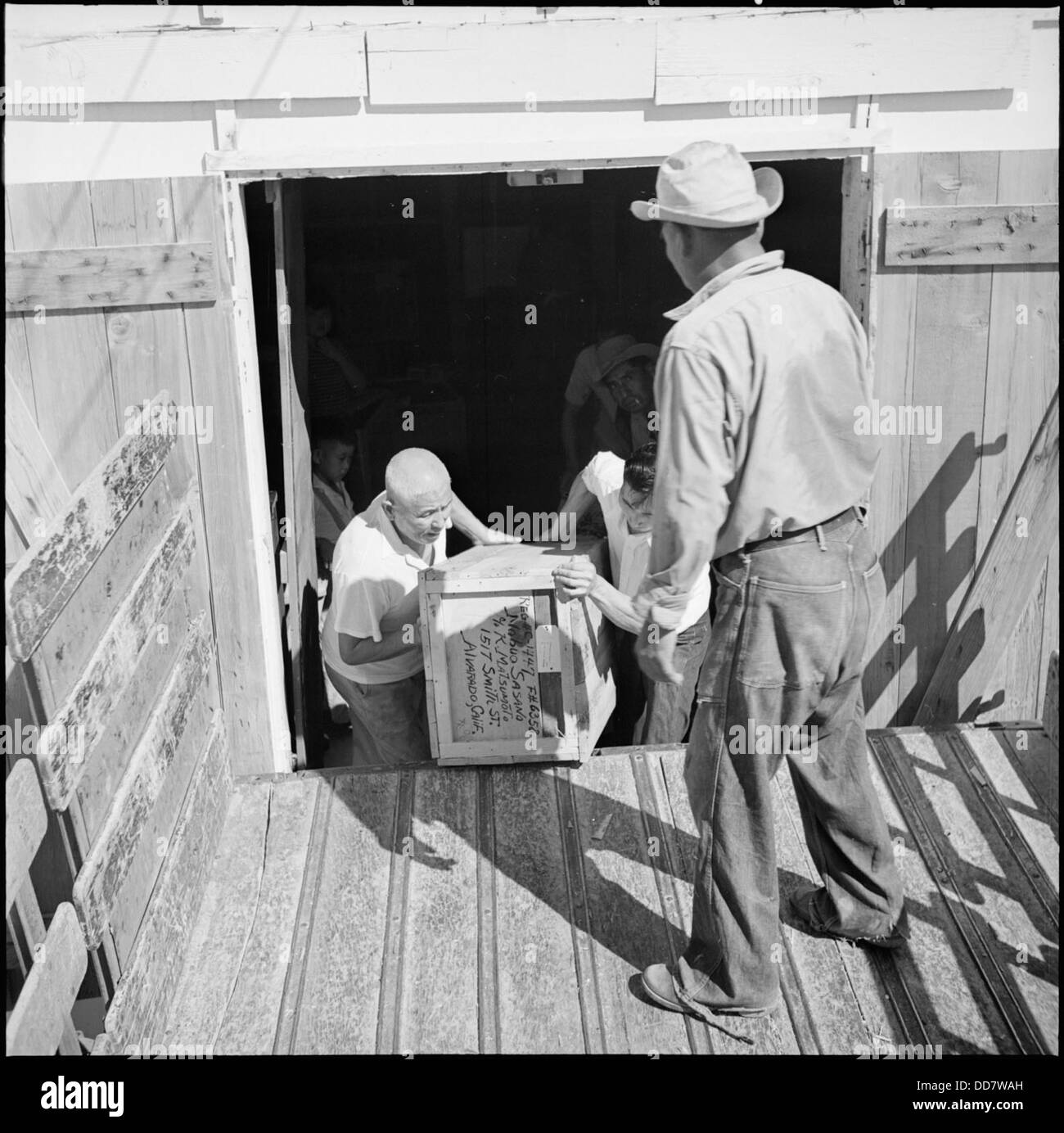 Loading crates truck hi-res stock photography and images - Alamy