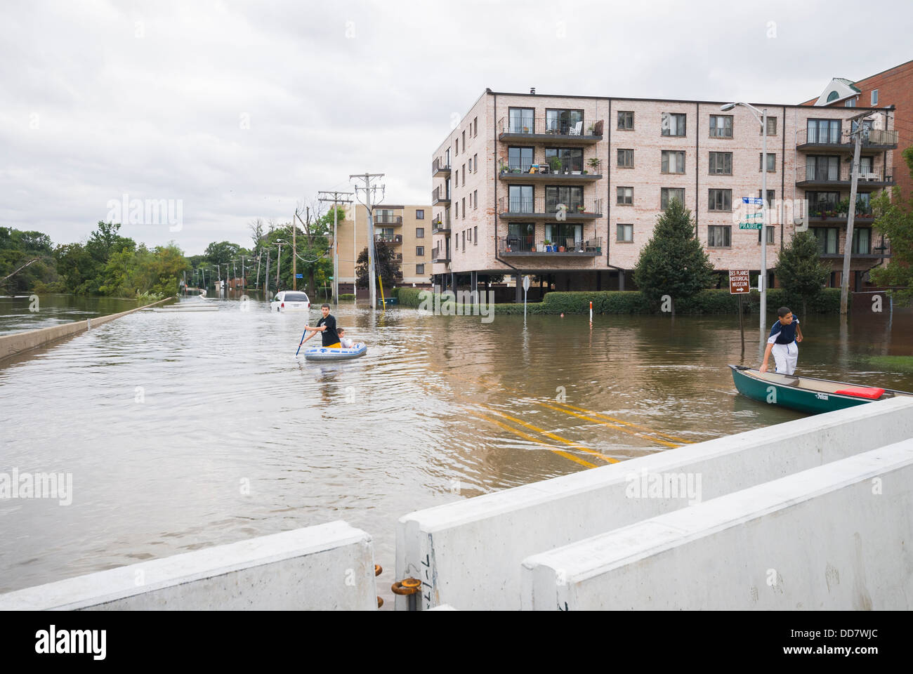 Tree floating flood hi-res stock photography and images - Alamy