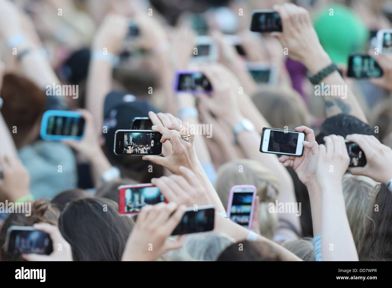 Hamburg, Germany. 24th Aug, 2013. Fans take pictured of German rapper ...