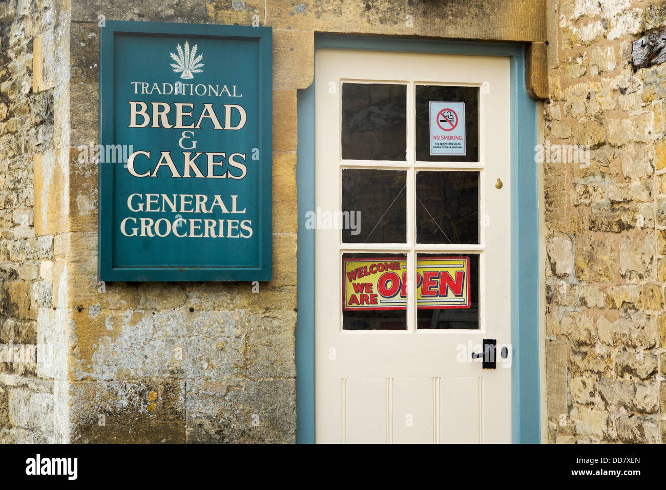Sign shops hi-res stock photography and images - Alamy