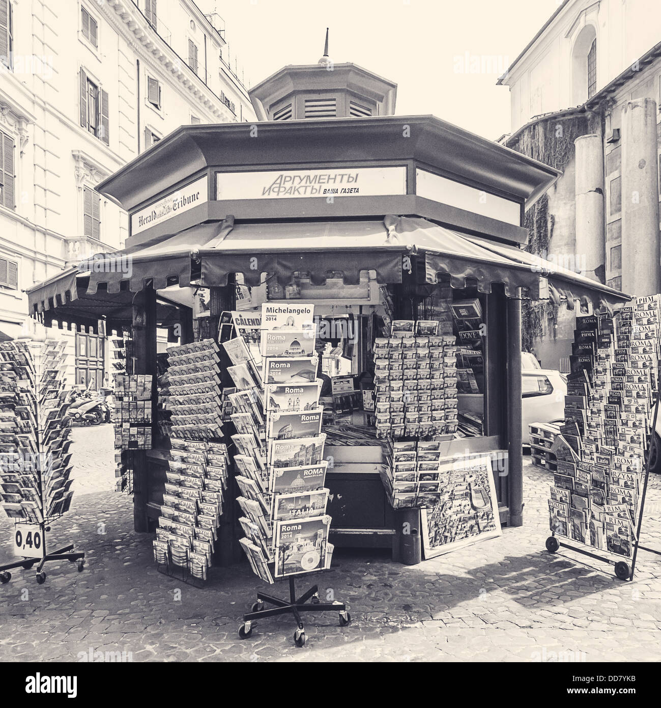 Newsstand italy hi-res stock photography and images - Alamy