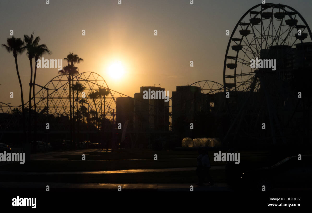 Amusement park rides at sunset hi-res stock photography and images - Alamy