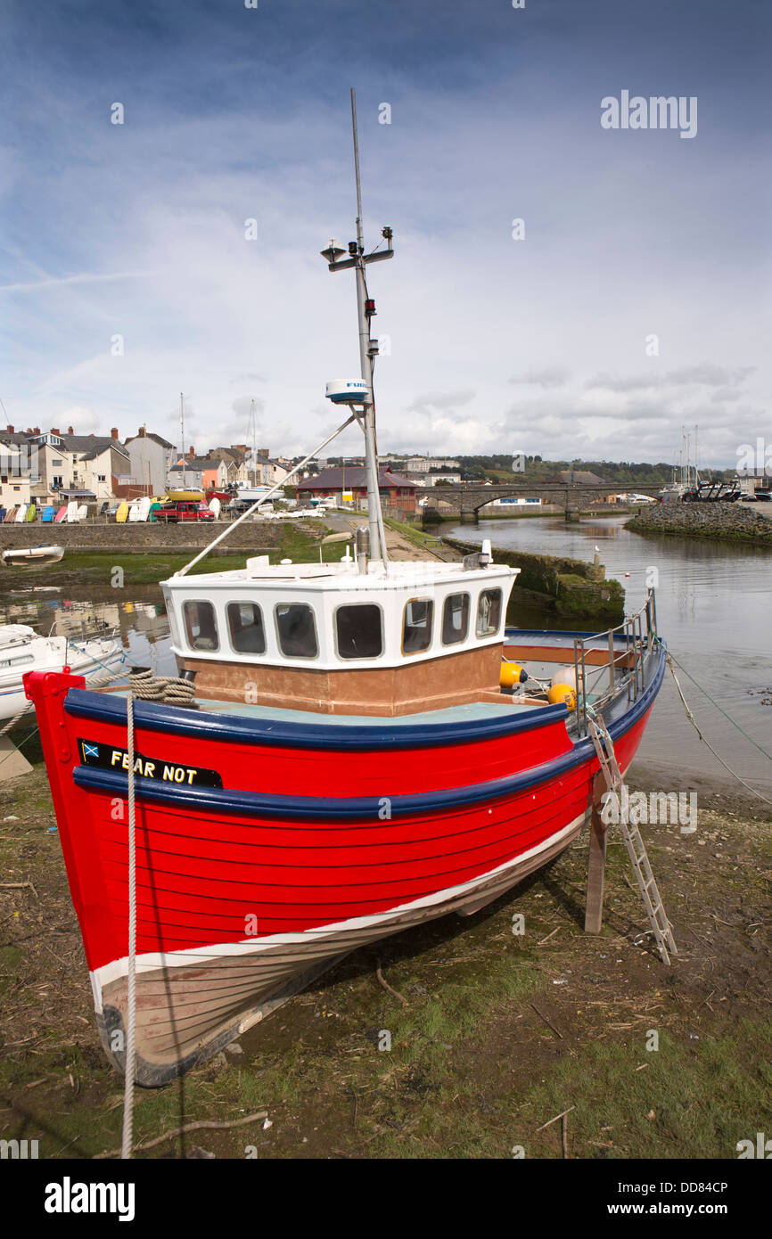 Red fishing boat hi-res stock photography and images - Alamy
