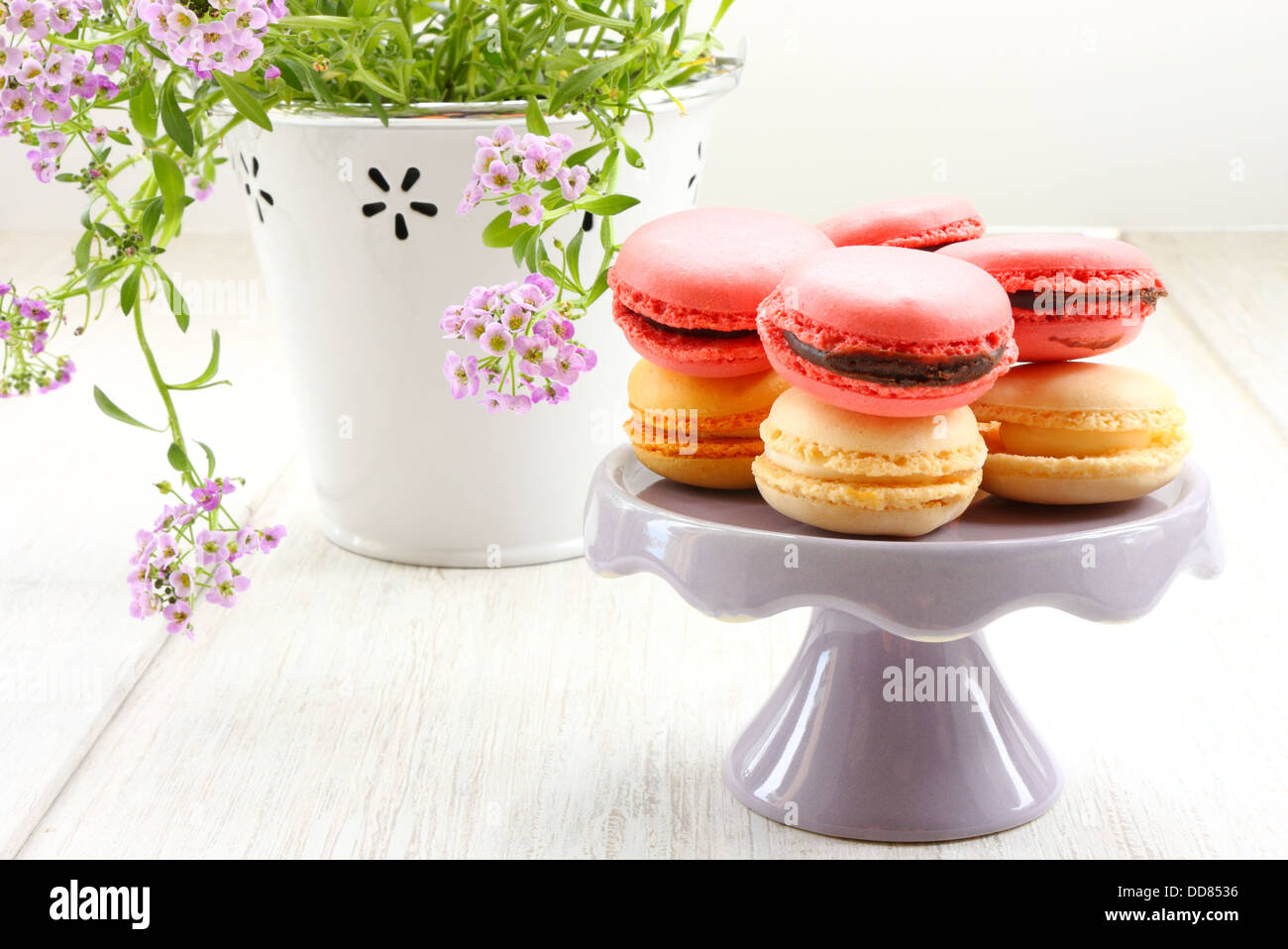 Pink macarons and flowers Stock Photo - Alamy