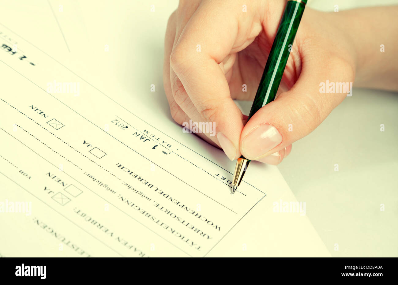 Female hand signing contract Stock Photo - Alamy