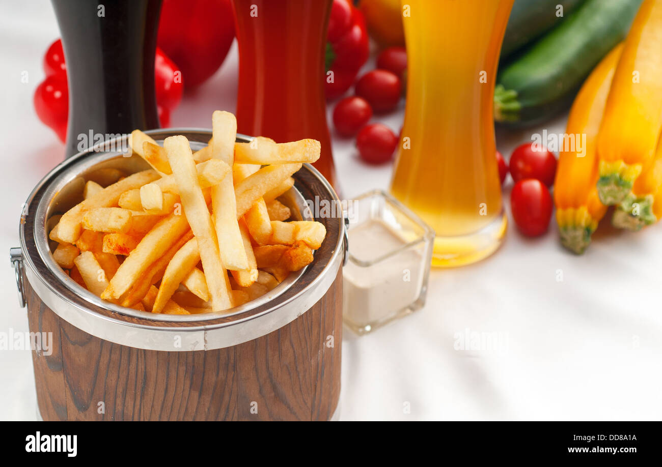 Crispy french fries bucket hi-res stock photography and images - Alamy