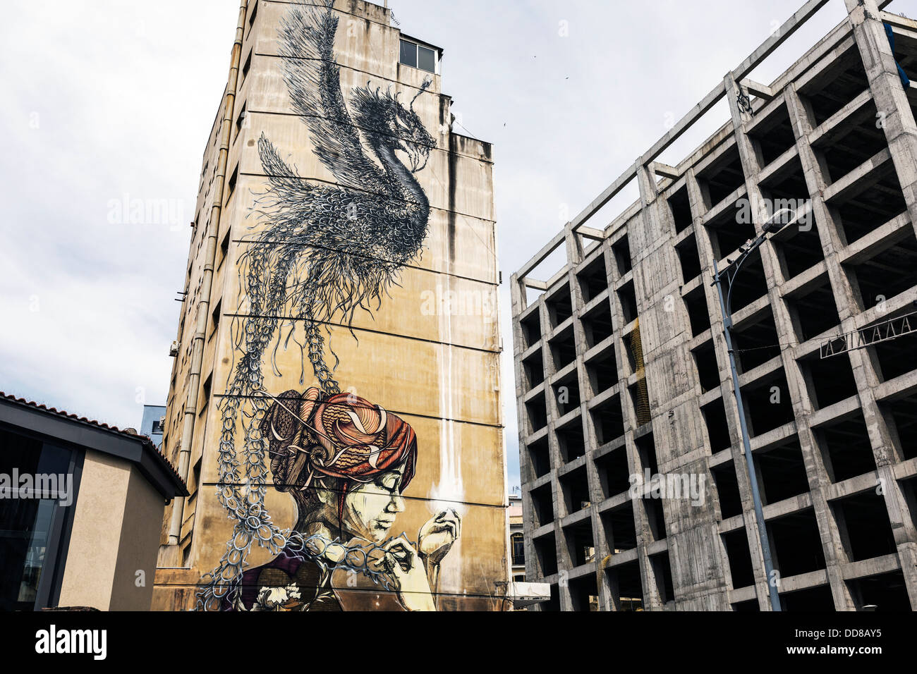 Building with graffiti hi-res stock photography and images - Alamy