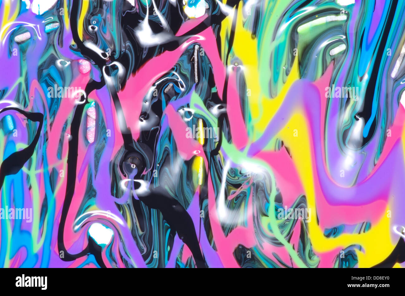 Acrylic paint pour hi-res stock photography and images - Alamy