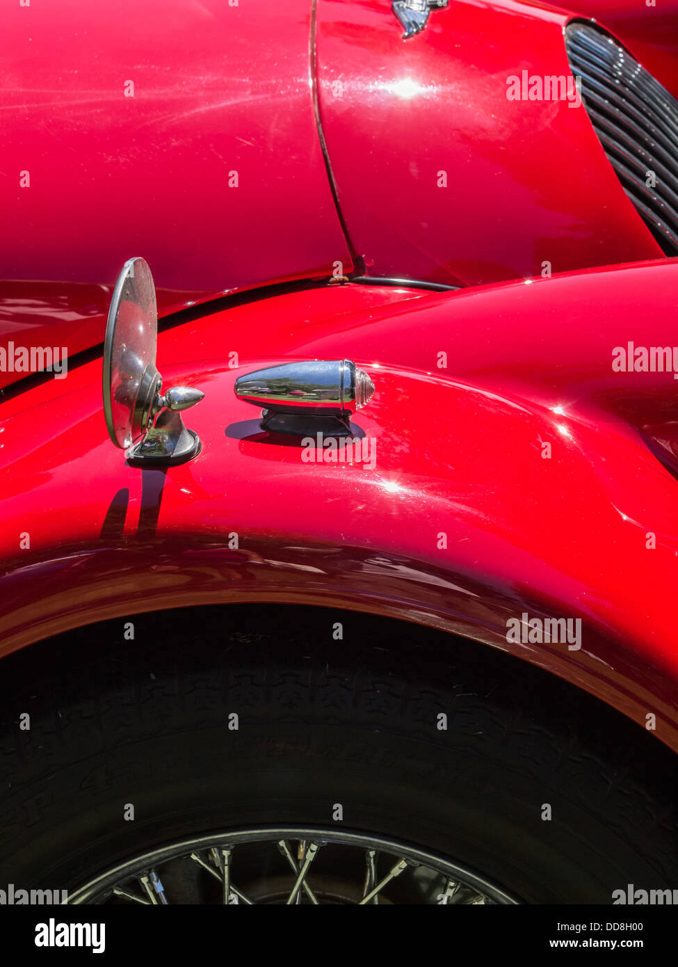 Side view of the front end of a classic 1966 Morgan Stock Photo - Alamy