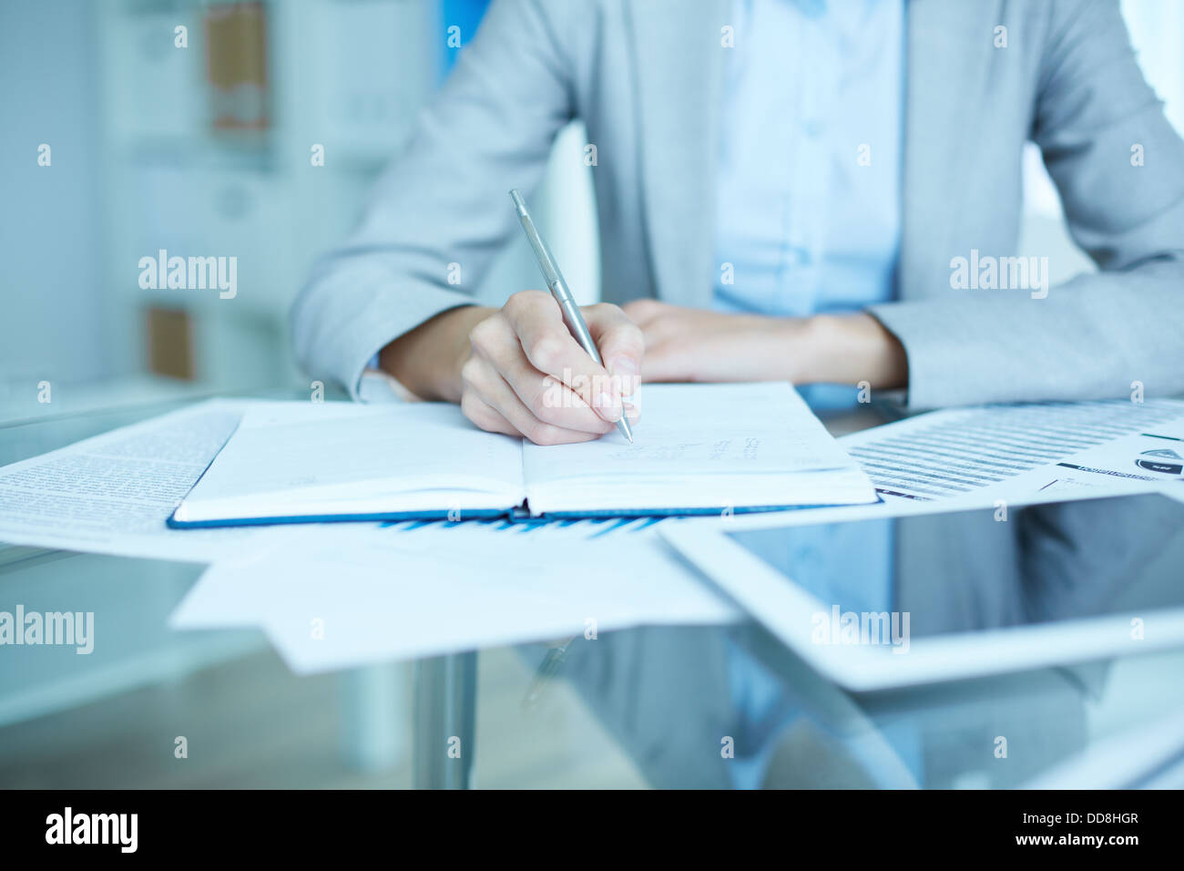 Making notes in organizer hi-res stock photography and images - Alamy