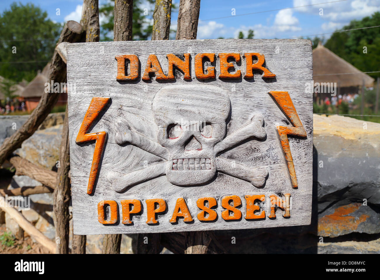 Skull danger sign hi-res stock photography and images - Alamy
